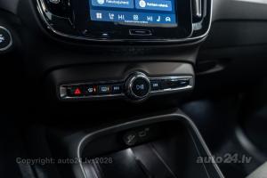Melns Volvo XC40 2025 Tallina, ar dzinēja tilpumu 2.00 L un nobraukumu 9 tūkst. km par 39500 €, foto 13 vietnē AUTOMOTO.COM.LV