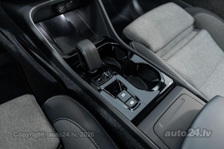 Melns Volvo XC40 2025 Tallina, ar dzinēja tilpumu 2.00 L un nobraukumu 9 tūkst. km par 39500 €, foto 14 vietnē AUTOMOTO.COM.LV