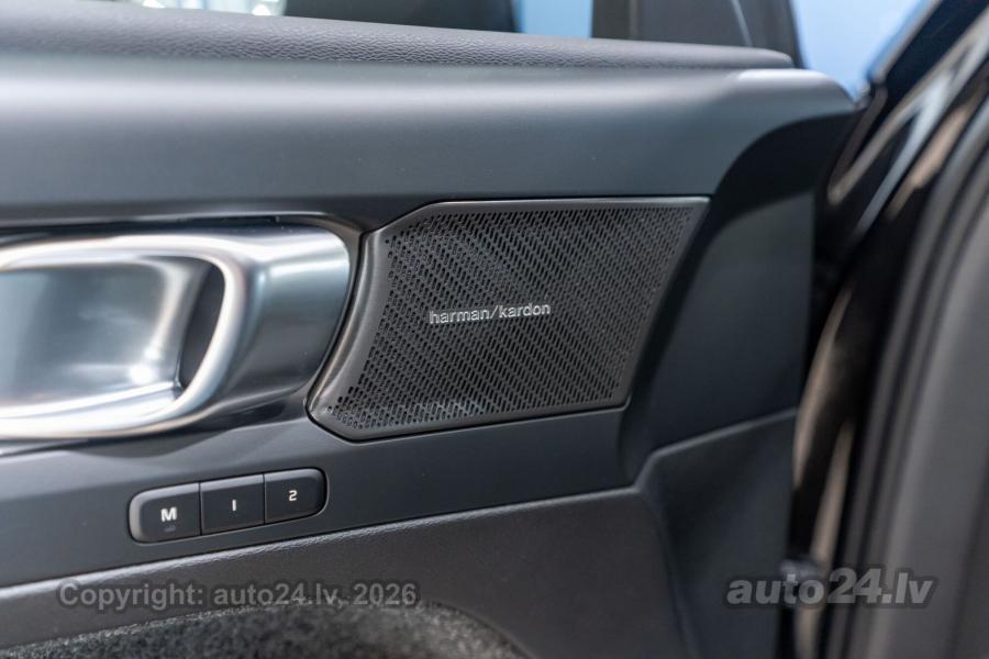 Melns Volvo XC40 2025 Tallina, ar dzinēja tilpumu 2.00 L un nobraukumu 9 tūkst. km par 39500 €, foto 15 vietnē AUTOMOTO.COM.LV