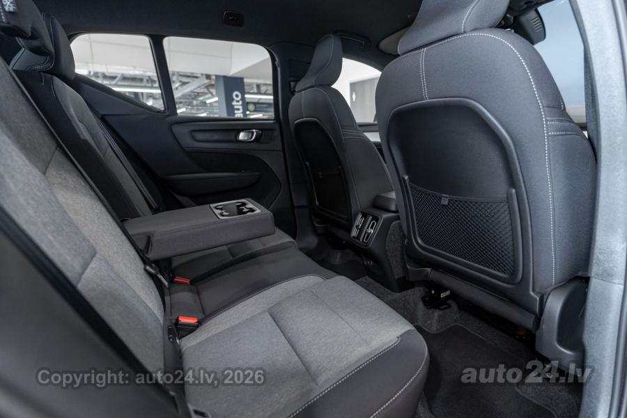 Melns Volvo XC40 2025 Tallina, ar dzinēja tilpumu 2.00 L un nobraukumu 9 tūkst. km par 39500 €, foto 17 vietnē AUTOMOTO.COM.LV