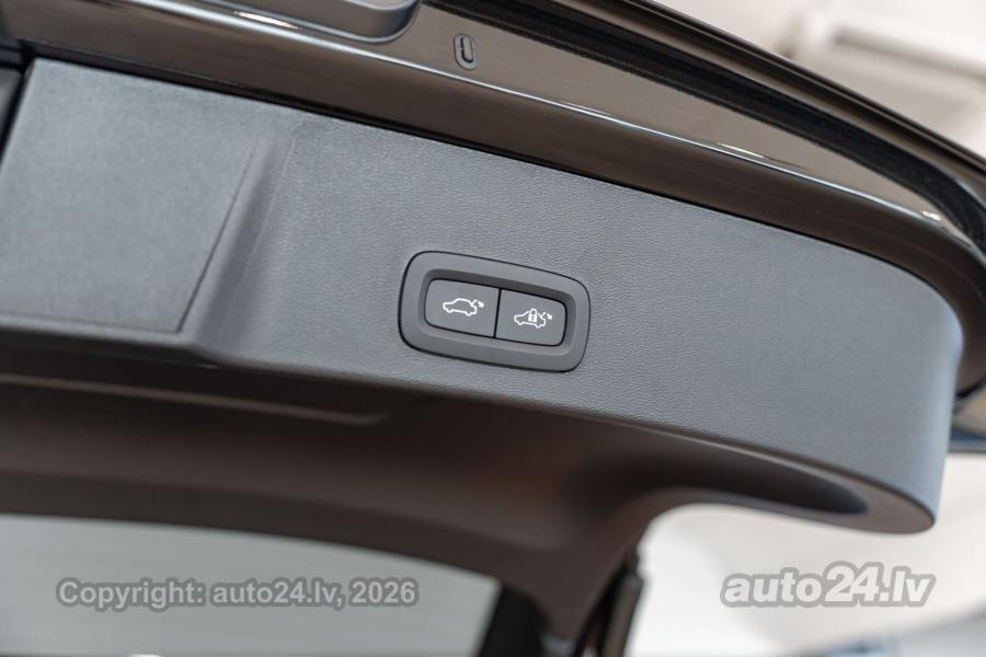 Melns Volvo XC40 2025 Tallina, ar dzinēja tilpumu 2.00 L un nobraukumu 9 tūkst. km par 39500 €, foto 20 vietnē AUTOMOTO.COM.LV