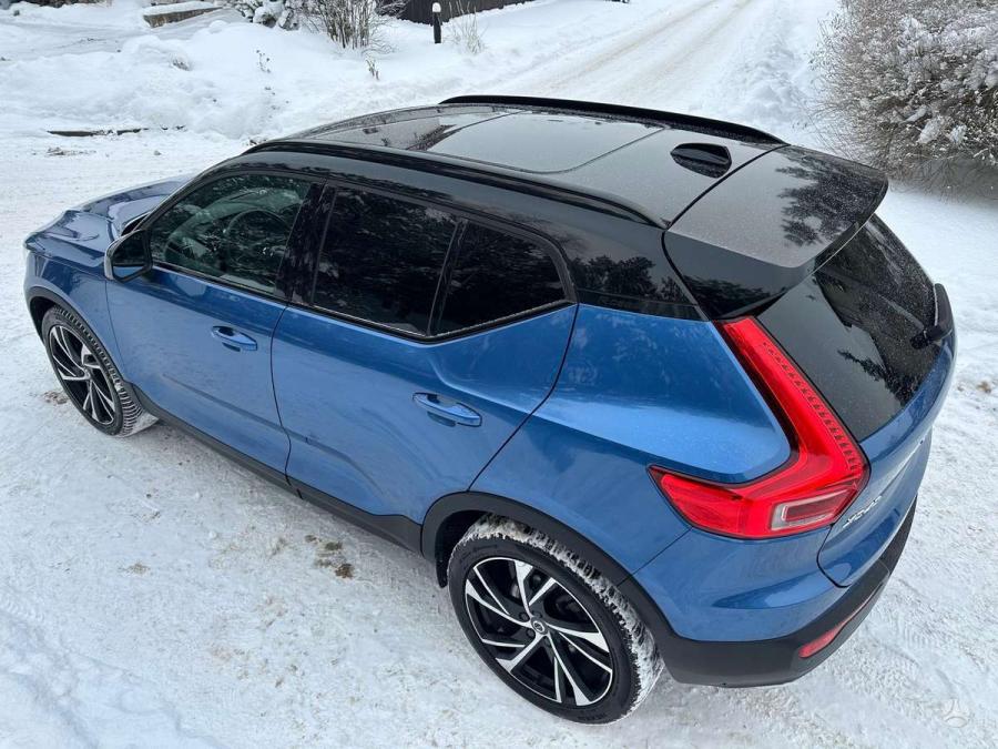 Blue Volvo XC40 2018 in Vilnius, with an engine capacity of 1.97 L and mileage of 298 thousand km for 14900 €, photo 9 on AUTOMOTO.COM.LV