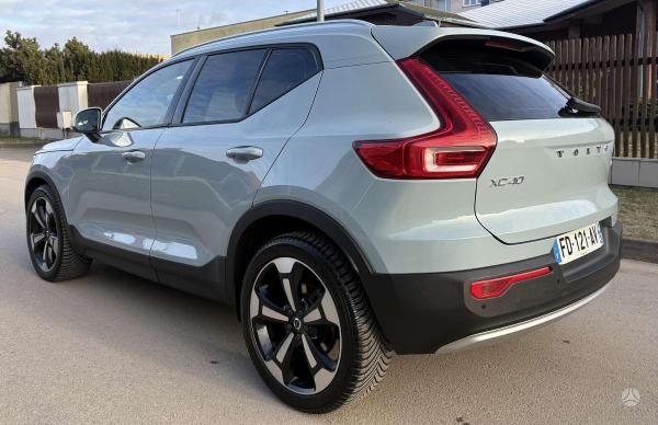 Blue Volvo XC40 2019 in Kaunas, with an engine capacity of 1.97 L and mileage of 252 thousand km for 18500 €, photo 8 on AUTOMOTO.COM.LV