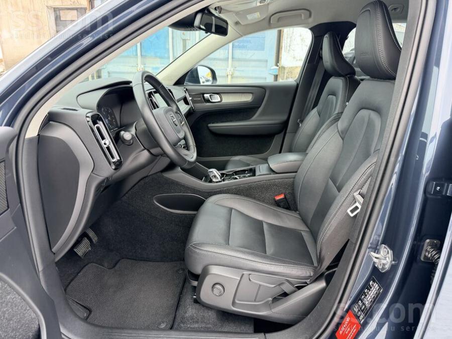 Blue Volvo XC40 2019 in Riga, with an engine capacity of 2.00 L and mileage of 213 thousand km for 18995 €, photo 13 on AUTOMOTO.COM.LV