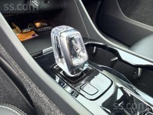 Blue Volvo XC40 2019 in Riga, with an engine capacity of 2.00 L and mileage of 213 thousand km for 18995 €, photo 16 on AUTOMOTO.COM.LV