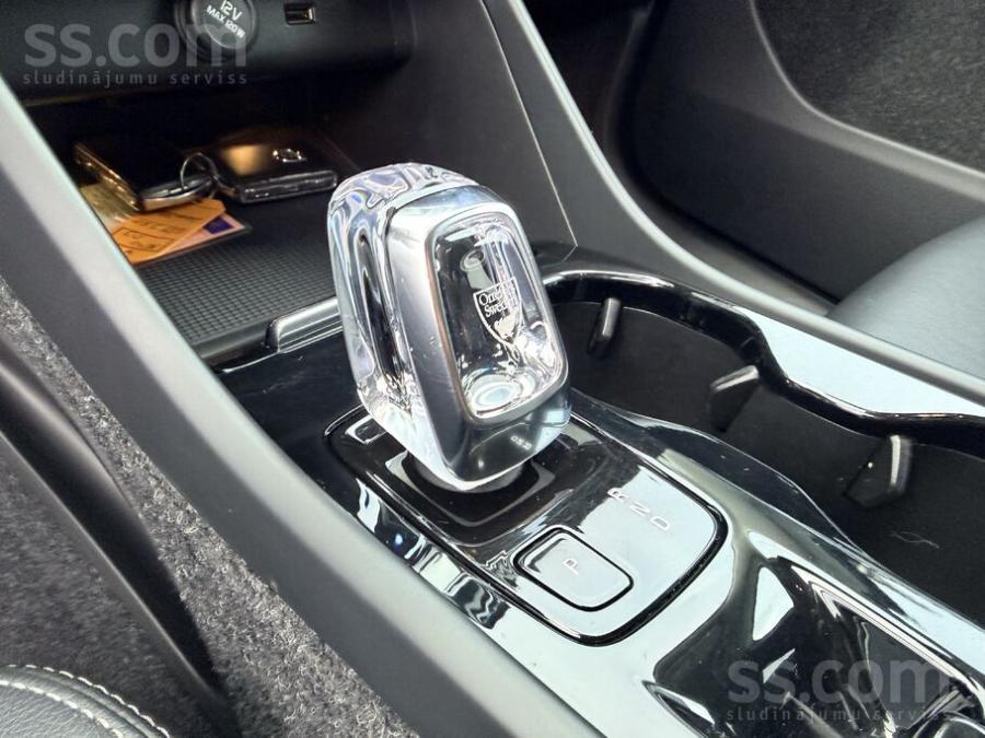 Blue Volvo XC40 2019 in Riga, with an engine capacity of 2.00 L and mileage of 213 thousand km for 18995 €, photo 16 on AUTOMOTO.COM.LV