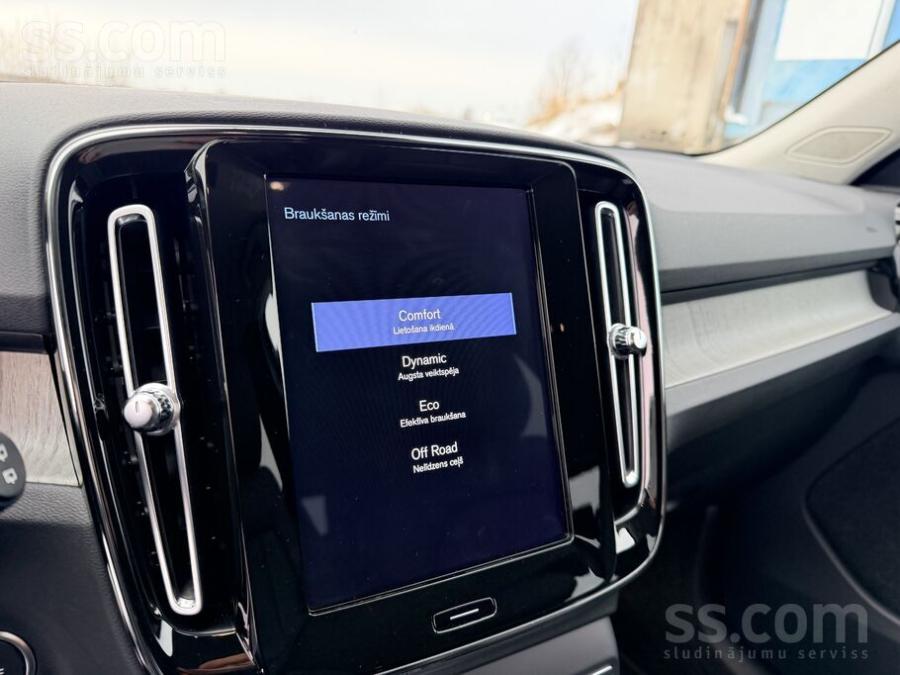 Blue Volvo XC40 2019 in Riga, with an engine capacity of 2.00 L and mileage of 213 thousand km for 18995 €, photo 29 on AUTOMOTO.COM.LV