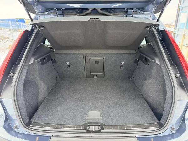 Zils Volvo XC40 2019 Rīga, ar dzinēja tilpumu 2.00 L un nobraukumu 213 tūkst. km par 18995 €, foto 5 vietnē AUTOMOTO.COM.LV