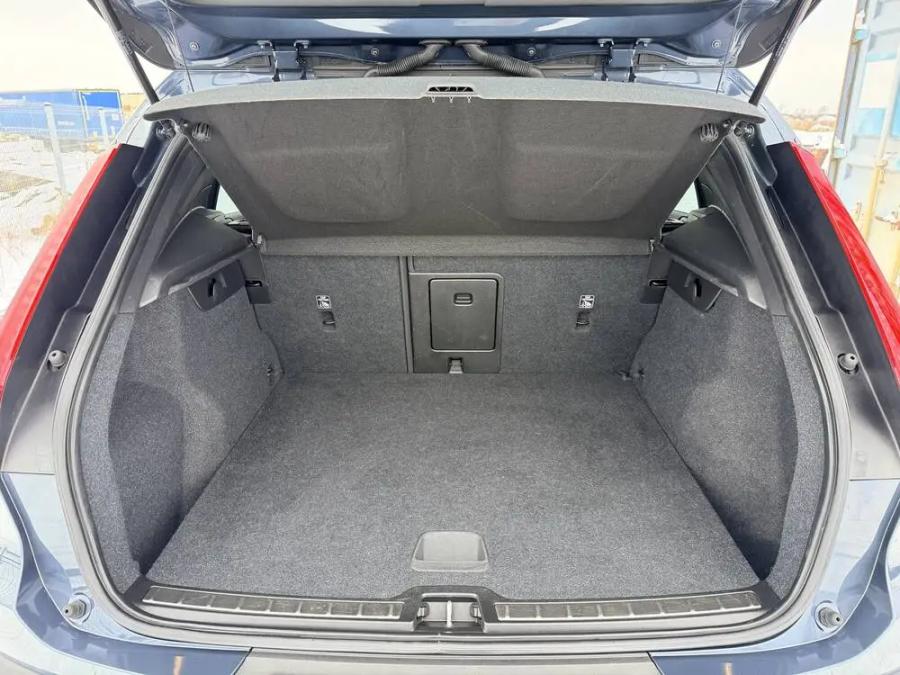 Zils Volvo XC40 2019 Rīga, ar dzinēja tilpumu 2.00 L un nobraukumu 213 tūkst. km par 18995 €, foto 6 vietnē AUTOMOTO.COM.LV