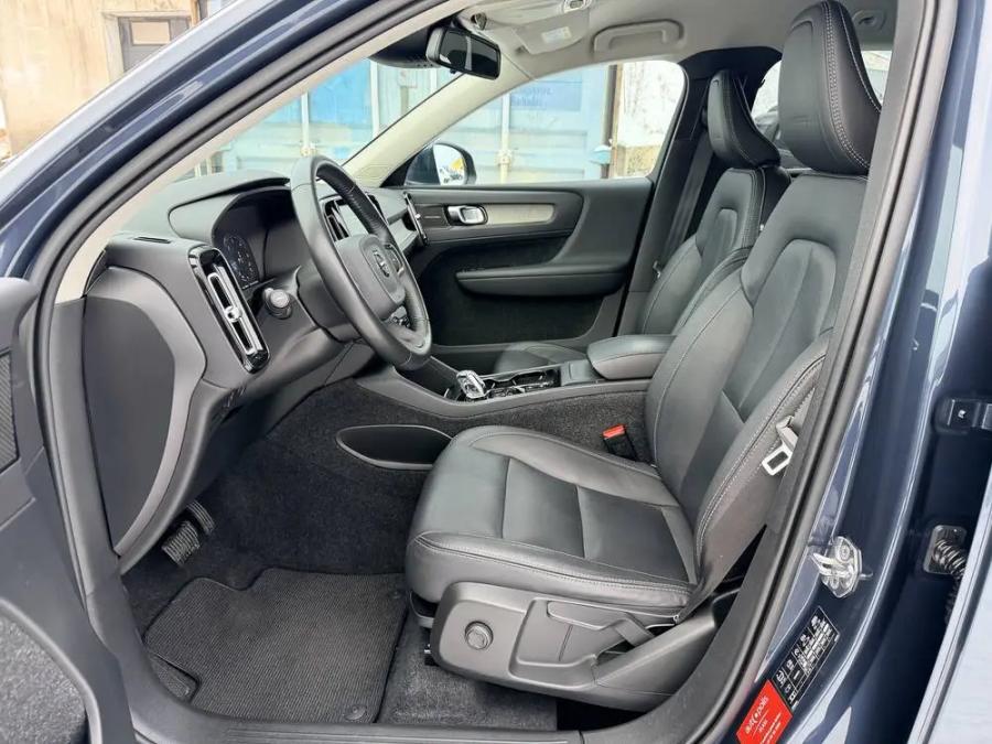Zils Volvo XC40 2019 Rīga, ar dzinēja tilpumu 2.00 L un nobraukumu 213 tūkst. km par 18995 €, foto 13 vietnē AUTOMOTO.COM.LV