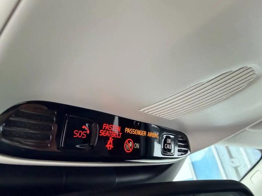 Zils Volvo XC40 2019 Rīga, ar dzinēja tilpumu 2.00 L un nobraukumu 213 tūkst. km par 18995 €, foto 17 vietnē AUTOMOTO.COM.LV