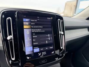 Zils Volvo XC40 2019 Rīga, ar dzinēja tilpumu 2.00 L un nobraukumu 213 tūkst. km par 18995 €, foto 19 vietnē AUTOMOTO.COM.LV