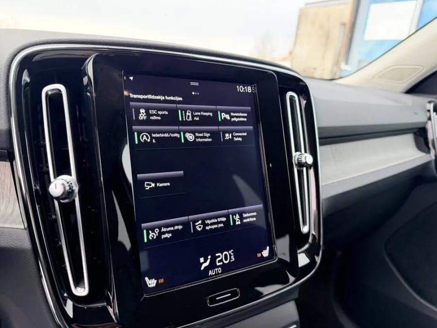 Zils Volvo XC40 2019 Rīga, ar dzinēja tilpumu 2.00 L un nobraukumu 213 tūkst. km par 18995 €, foto 20 vietnē AUTOMOTO.COM.LV