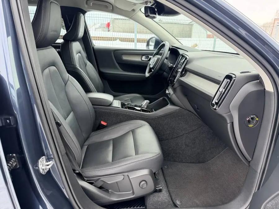 Zils Volvo XC40 2019 Rīga, ar dzinēja tilpumu 2.00 L un nobraukumu 213 tūkst. km par 18995 €, foto 22 vietnē AUTOMOTO.COM.LV
