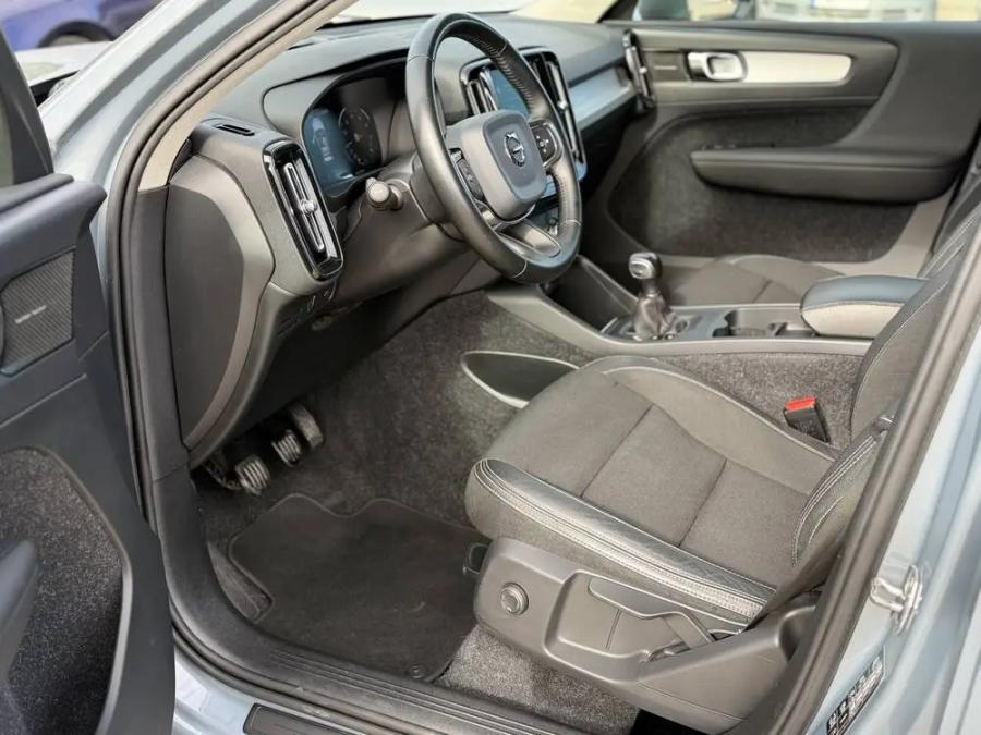 Blue Volvo XC40 2019 in Riga, with an engine capacity of 1.50 L and mileage of 142 thousand km for 16500 €, photo 7 on AUTOMOTO.COM.LV
