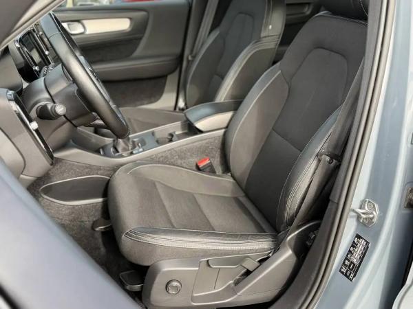 Blue Volvo XC40 2019 in Riga, with an engine capacity of 1.50 L and mileage of 142 thousand km for 16500 €, photo 7 on AUTOMOTO.COM.LV