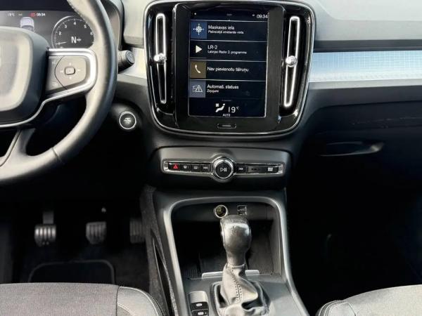 Blue Volvo XC40 2019 in Riga, with an engine capacity of 1.50 L and mileage of 142 thousand km for 16500 €, photo 8 on AUTOMOTO.COM.LV
