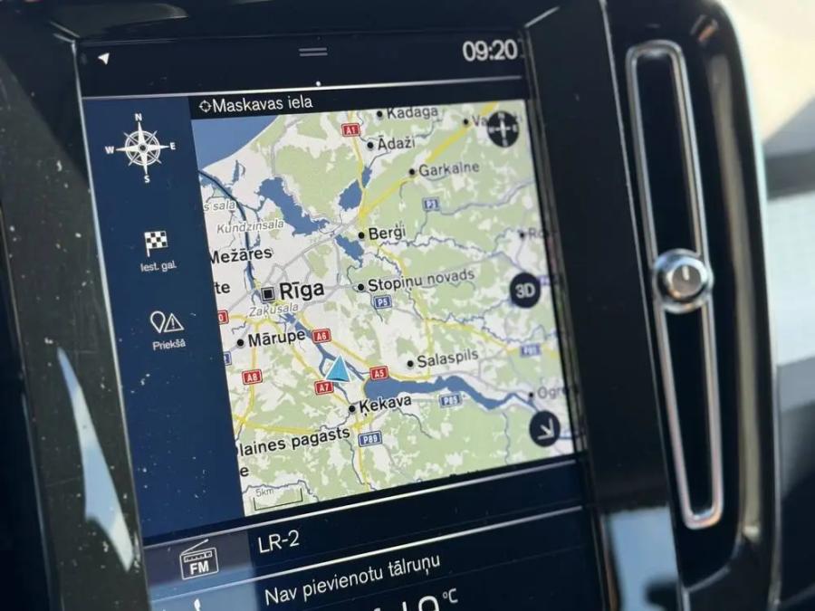 Blue Volvo XC40 2019 in Riga, with an engine capacity of 1.50 L and mileage of 142 thousand km for 16500 €, photo 10 on AUTOMOTO.COM.LV