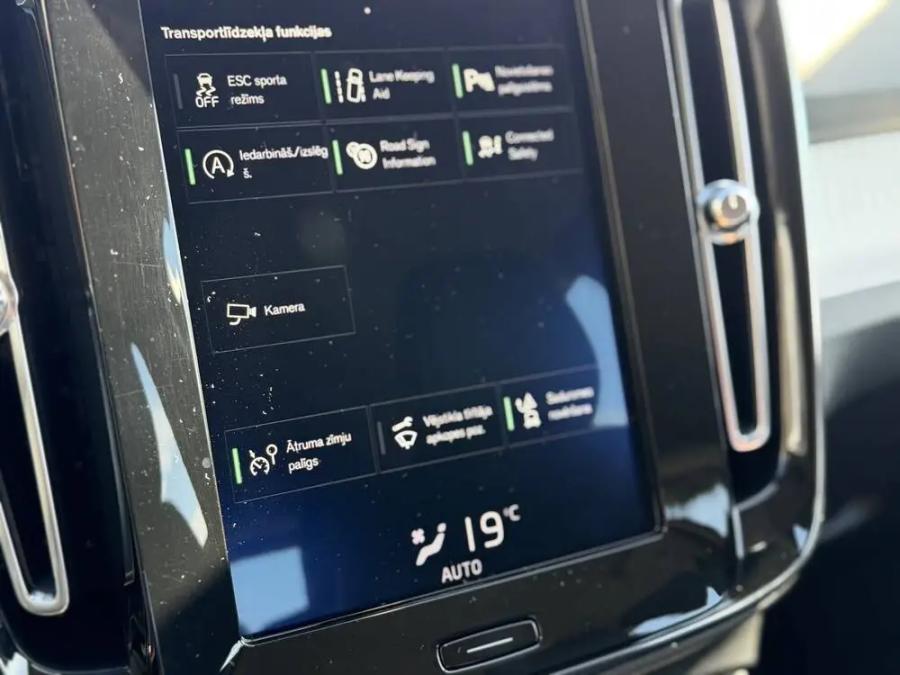 Blue Volvo XC40 2019 in Riga, with an engine capacity of 1.50 L and mileage of 142 thousand km for 16500 €, photo 13 on AUTOMOTO.COM.LV