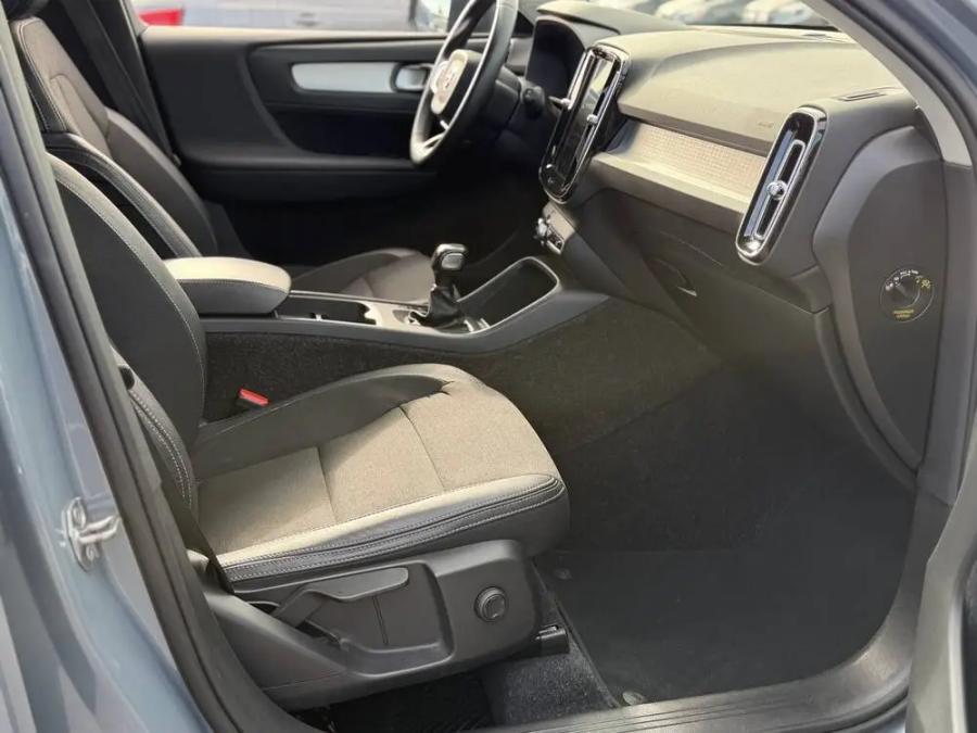 Blue Volvo XC40 2019 in Riga, with an engine capacity of 1.50 L and mileage of 142 thousand km for 16500 €, photo 17 on AUTOMOTO.COM.LV