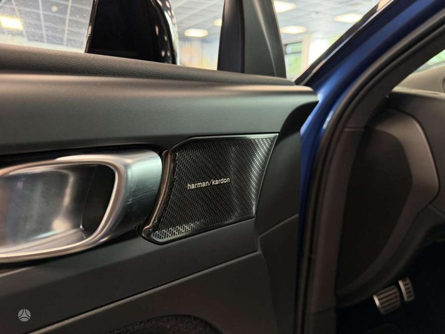 Blue Volvo XC40 2019 in Klaipeda, with an engine capacity of 1.97 L and mileage of 115 thousand km for 23900 €, photo 17 on AUTOMOTO.COM.LV