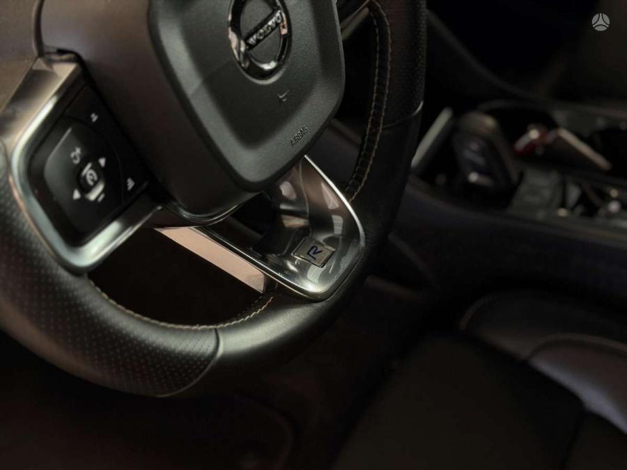 Blue Volvo XC40 2019 in Klaipeda, with an engine capacity of 1.97 L and mileage of 115 thousand km for 23900 €, photo 18 on AUTOMOTO.COM.LV