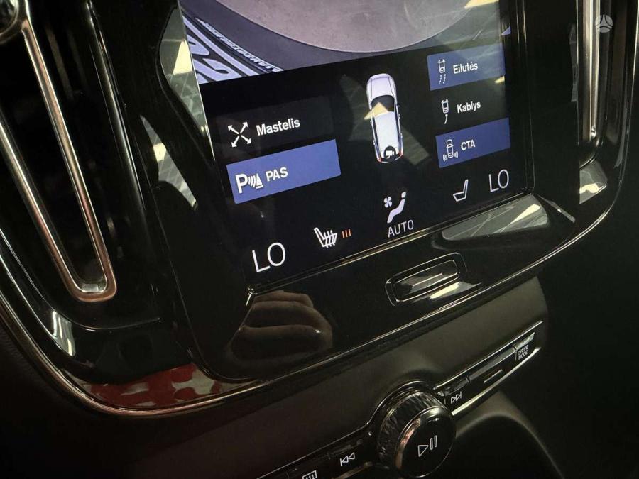 Blue Volvo XC40 2019 in Klaipeda, with an engine capacity of 1.97 L and mileage of 115 thousand km for 23900 €, photo 23 on AUTOMOTO.COM.LV