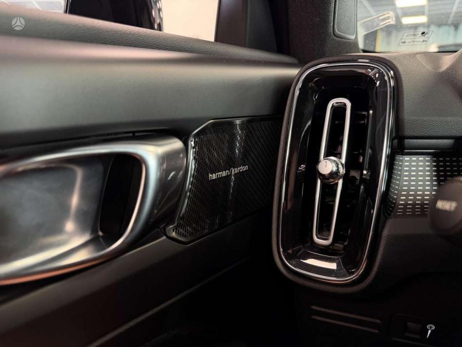 Blue Volvo XC40 2019 in Klaipeda, with an engine capacity of 1.97 L and mileage of 115 thousand km for 23900 €, photo 27 on AUTOMOTO.COM.LV