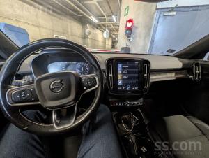 Zils Volvo XC40 2020 Rīga, ar dzinēja tilpumu 1.50 L un nobraukumu 130 tūkst. km par 25500 €, foto 4 vietnē AUTOMOTO.COM.LV
