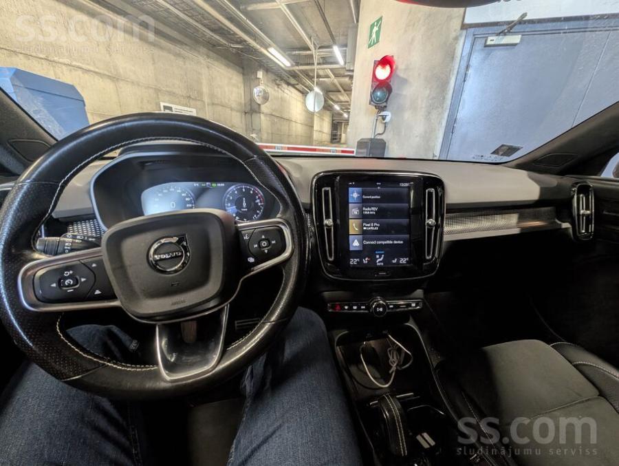 Zils Volvo XC40 2020 Rīga, ar dzinēja tilpumu 1.50 L un nobraukumu 130 tūkst. km par 25500 €, foto 4 vietnē AUTOMOTO.COM.LV