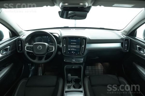 Blue Volvo XC40 2020 in Riga, with an engine capacity of 1.50 L and mileage of 173 thousand km for 21900 €, photo 3 on AUTOMOTO.COM.LV
