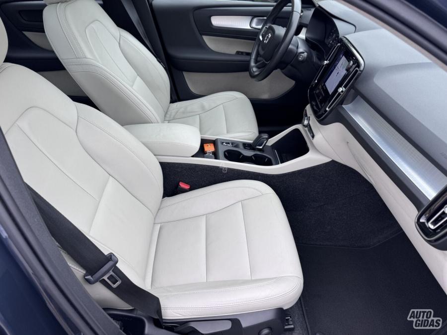 Zils Volvo XC40 2020 Avižieniai, ar dzinēja tilpumu 1.50 L un nobraukumu 148 tūkst. km par 20950 €, foto 10 vietnē AUTOMOTO.COM.LV