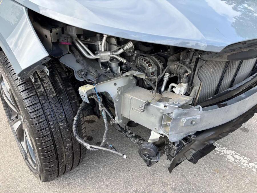 Blue Volvo XC40 2020 in Siauliai, with an engine capacity of 1.97 L and mileage of 100 thousand km for 14500 €, photo 4 on AUTOMOTO.COM.LV
