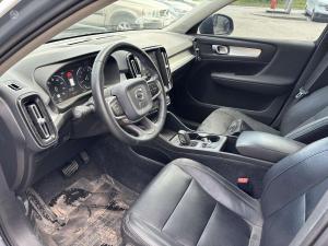 Blue Volvo XC40 2020 in Siauliai, with an engine capacity of 1.97 L and mileage of 100 thousand km for 14500 €, photo 8 on AUTOMOTO.COM.LV