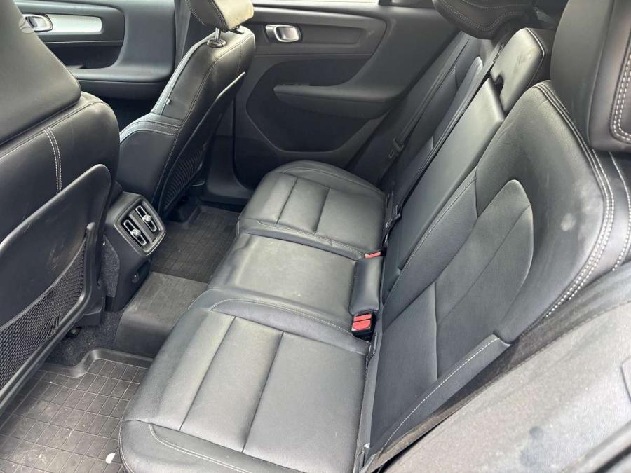 Blue Volvo XC40 2020 in Siauliai, with an engine capacity of 1.97 L and mileage of 100 thousand km for 14500 €, photo 12 on AUTOMOTO.COM.LV