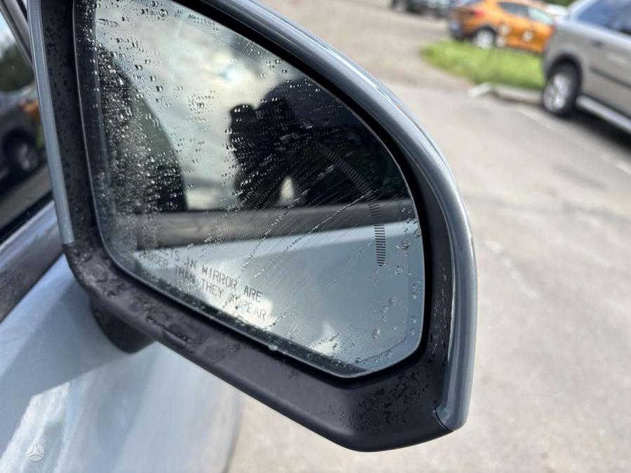 Blue Volvo XC40 2020 in Siauliai, with an engine capacity of 1.97 L and mileage of 100 thousand km for 14500 €, photo 13 on AUTOMOTO.COM.LV