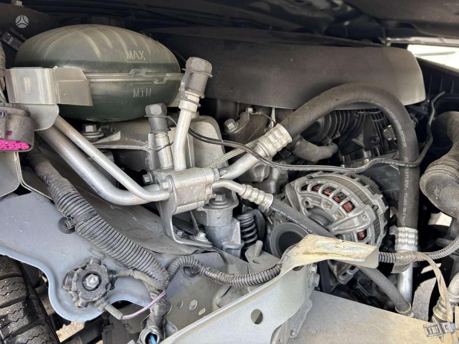 Blue Volvo XC40 2020 in Siauliai, with an engine capacity of 1.97 L and mileage of 100 thousand km for 14500 €, photo 17 on AUTOMOTO.COM.LV