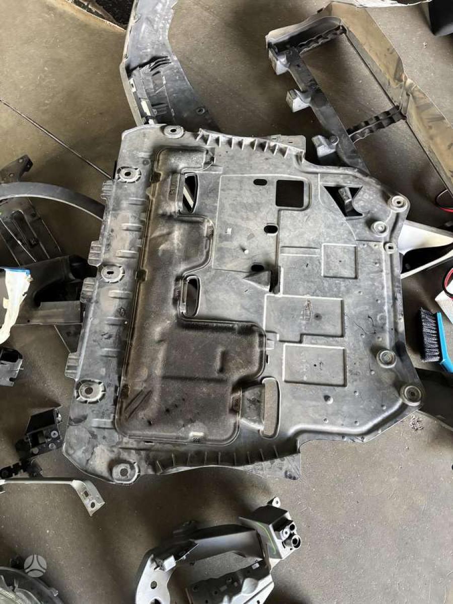 Blue Volvo XC40 2020 in Siauliai, with an engine capacity of 1.97 L and mileage of 100 thousand km for 14500 €, photo 20 on AUTOMOTO.COM.LV