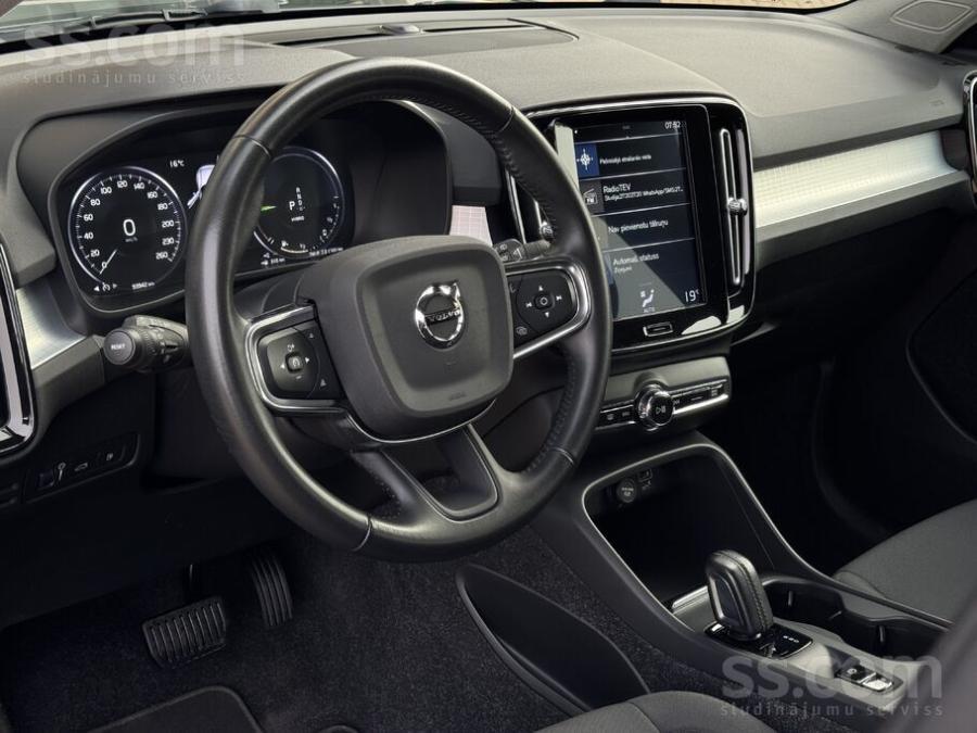 Zils Volvo XC40 2020 Valmiera, ar dzinēja tilpumu 1.50 L un nobraukumu 94 tūkst. km par 21500 €, foto 9 vietnē AUTOMOTO.COM.LV