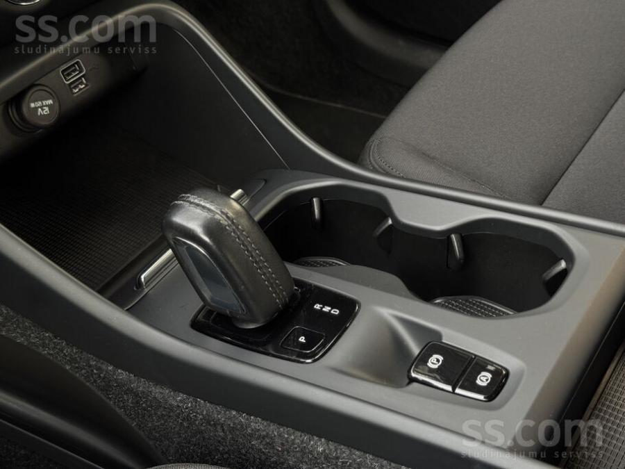 Zils Volvo XC40 2020 Valmiera, ar dzinēja tilpumu 1.50 L un nobraukumu 94 tūkst. km par 21500 €, foto 16 vietnē AUTOMOTO.COM.LV