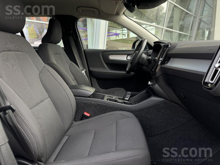 Zils Volvo XC40 2020 Valmiera, ar dzinēja tilpumu 1.50 L un nobraukumu 94 tūkst. km par 21500 €, foto 19 vietnē AUTOMOTO.COM.LV