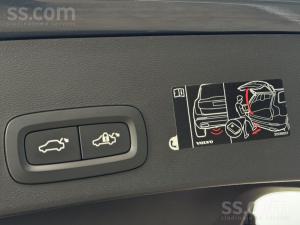 Zils Volvo XC40 2020 Valmiera, ar dzinēja tilpumu 1.50 L un nobraukumu 94 tūkst. km par 21500 €, foto 20 vietnē AUTOMOTO.COM.LV