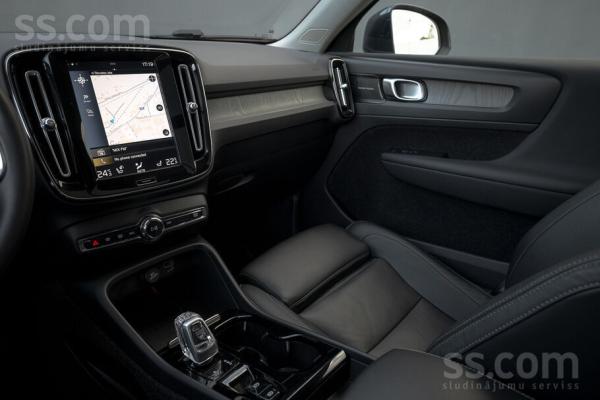 Blue Volvo XC40 2021 in Jelgava, with an engine capacity of 1.50 L and mileage of 165 thousand km for 22500 €, photo 10 on AUTOMOTO.COM.LV