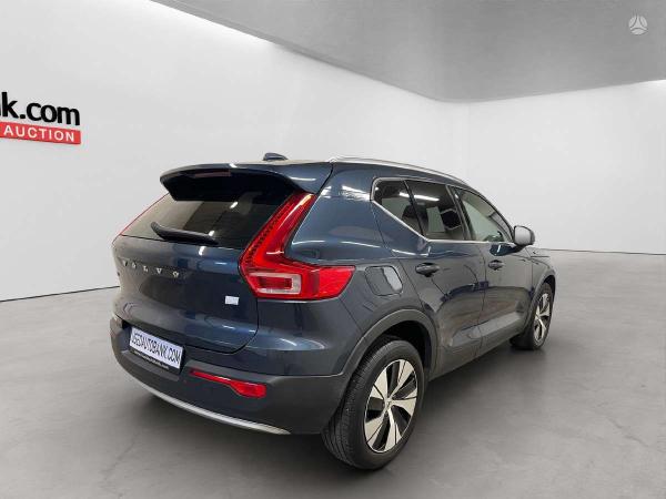 Blue Volvo XC40 2021 in Marijampole, with an engine capacity of 1.48 L and mileage of 146 thousand km for 21175 €, photo 4 on AUTOMOTO.COM.LV