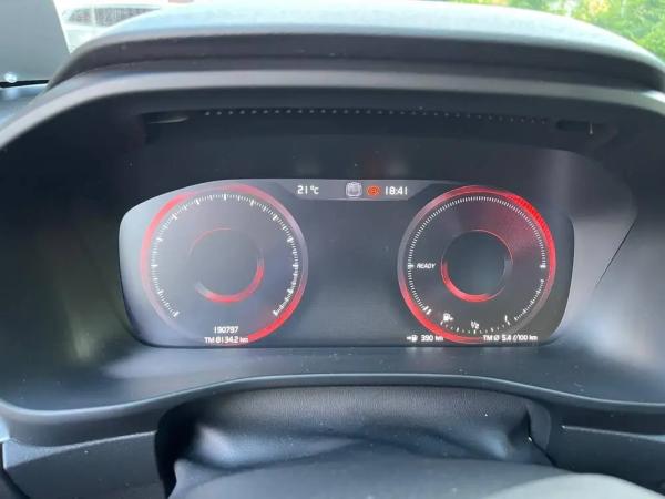 Zils Volvo XC40 2021 Rīga, ar dzinēja tilpumu 1.50 L un nobraukumu 190 tūkst. km par 19000 €, foto 5 vietnē AUTOMOTO.COM.LV