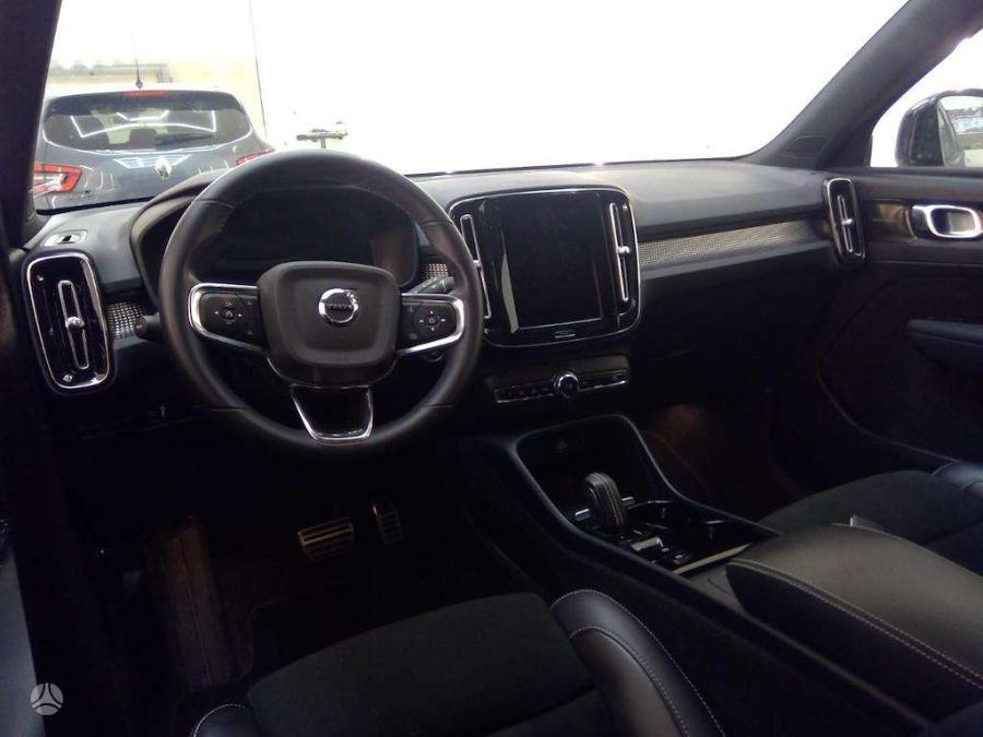 Blue Volvo XC40 2021 in Vilnius, with an engine capacity of 1.48 L and mileage of 150 thousand km for 22385 €, photo 9 on AUTOMOTO.COM.LV