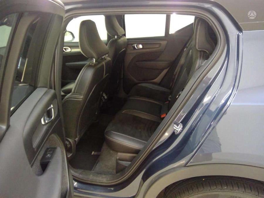 Blue Volvo XC40 2021 in Vilnius, with an engine capacity of 1.48 L and mileage of 150 thousand km for 22385 €, photo 11 on AUTOMOTO.COM.LV