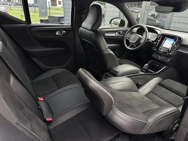 Blue Volvo XC40 2021 in Jelgava, with an engine capacity of 1.50 L and mileage of 190 thousand km for 21500 €, photo 7 on AUTOMOTO.COM.LV