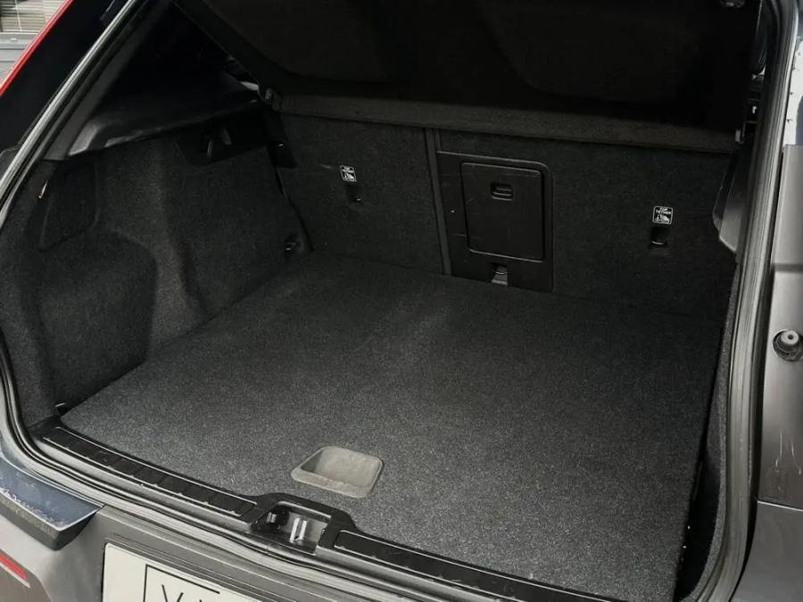 Zils Volvo XC40 2021 Jelgava, ar dzinēja tilpumu 1.50 L un nobraukumu 190 tūkst. km par 21500 €, foto 10 vietnē AUTOMOTO.COM.LV