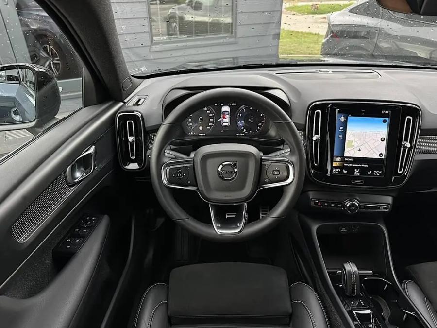 Zils Volvo XC40 2021 Jelgava, ar dzinēja tilpumu 1.50 L un nobraukumu 190 tūkst. km par 21500 €, foto 12 vietnē AUTOMOTO.COM.LV